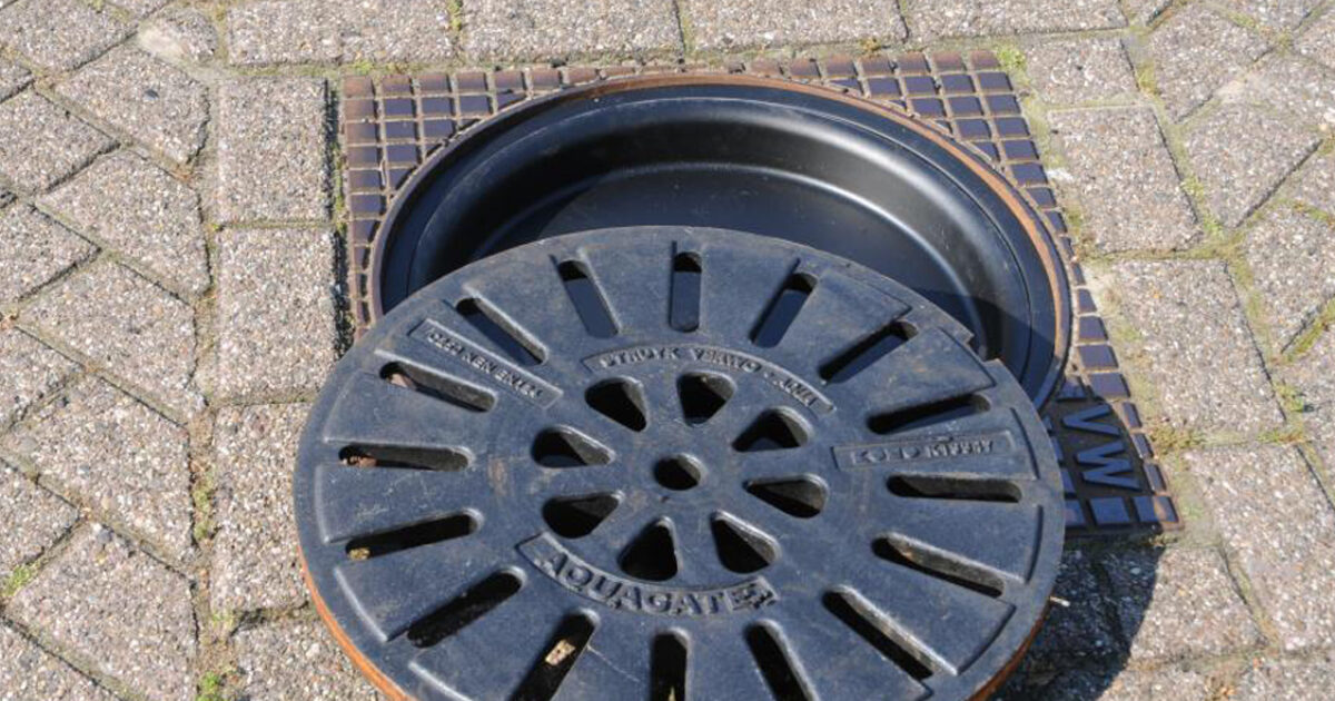 Rioned | Nieuws | Rioolreinigingsapparatuur - Open putdeksel…